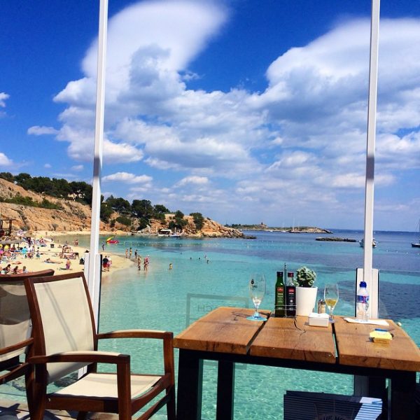 Days off in Mallorca - Portals Beach & Roxy's Beach Bar | My Crew Kit